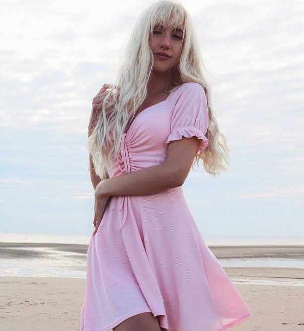 Ally Mae çıplak fotoğraflarını satarak yılda 864 bin lira kazanıyor